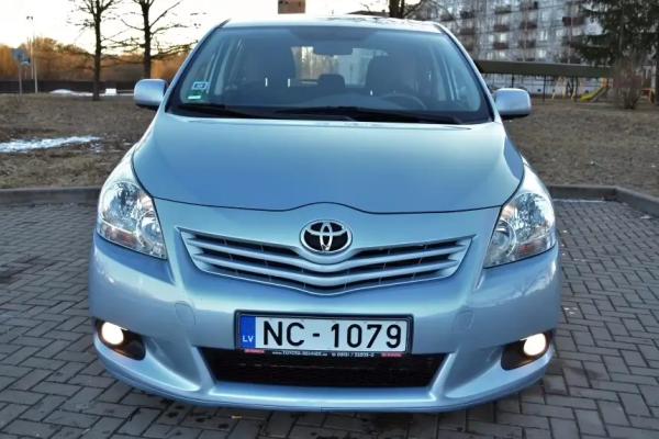 Zils Toyota Verso 2009 Jēkabpils, ar dzinēja tilpumu 2.00 L un nobraukumu 260 tūkst. km par 6400 €, foto 4 vietnē AUTOMOTO.COM.LV