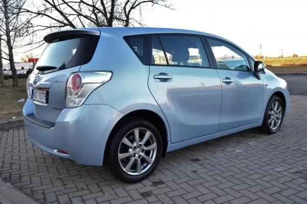 Zils Toyota Verso 2009 Jēkabpils, ar dzinēja tilpumu 2.00 L un nobraukumu 260 tūkst. km par 6400 €, foto 6 vietnē AUTOMOTO.COM.LV