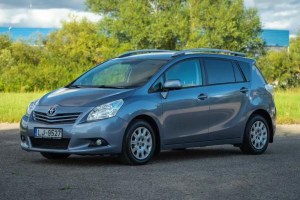 Zils Toyota Verso 2009 Liepāja, ar dzinēja tilpumu 2.00 L un nobraukumu 282 tūkst. km par 3500 €, foto 1 vietnē AUTOMOTO.COM.LV