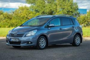 Zils Toyota Verso 2009 Liepāja, ar dzinēja tilpumu 2.00 L un nobraukumu 282 tūkst. km par 3500 €, foto  vietnē AUTOMOTO.COM.LV