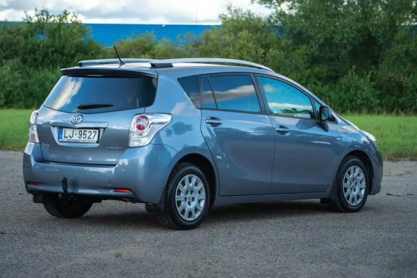 Zils Toyota Verso 2009 Liepāja, ar dzinēja tilpumu 2.00 L un nobraukumu 282 tūkst. km par 3500 €, foto 4 vietnē AUTOMOTO.COM.LV
