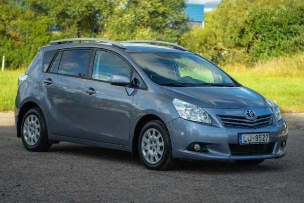 Zils Toyota Verso 2009 Liepāja, ar dzinēja tilpumu 2.00 L un nobraukumu 282 tūkst. km par 3500 €, foto 5 vietnē AUTOMOTO.COM.LV