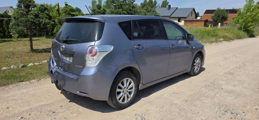 Zils Toyota Verso 2009 Viļņa, ar dzinēja tilpumu 2.00 L un nobraukumu 281 tūkst. km par 1800 €, foto 6 vietnē AUTOMOTO.COM.LV