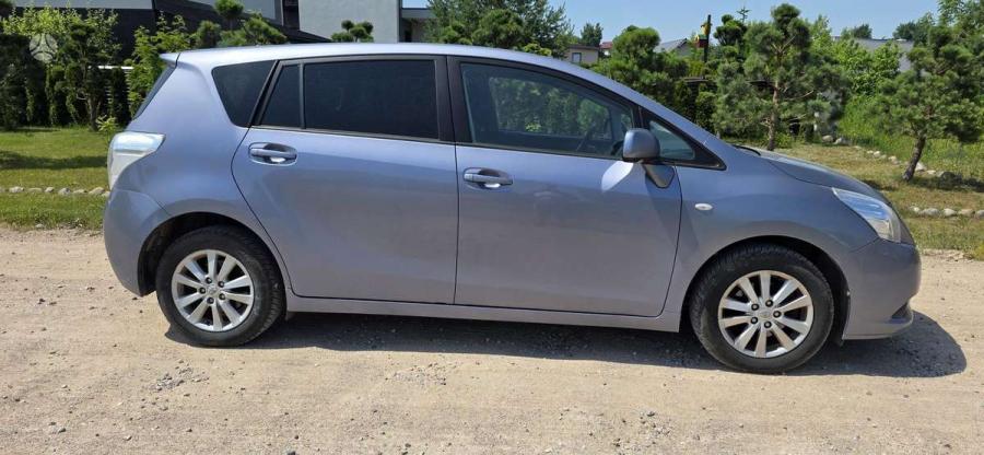 Zils Toyota Verso 2009 Viļņa, ar dzinēja tilpumu 2.00 L un nobraukumu 281 tūkst. km par 1800 €, foto 7 vietnē AUTOMOTO.COM.LV