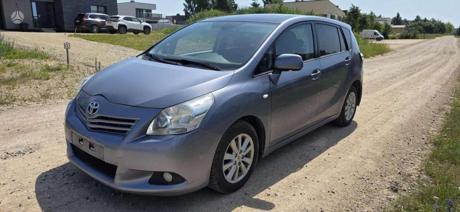 Zils Toyota Verso 2009 Viļņa, ar dzinēja tilpumu 2.00 L un nobraukumu 281 tūkst. km par 1800 €, foto 9 vietnē AUTOMOTO.COM.LV