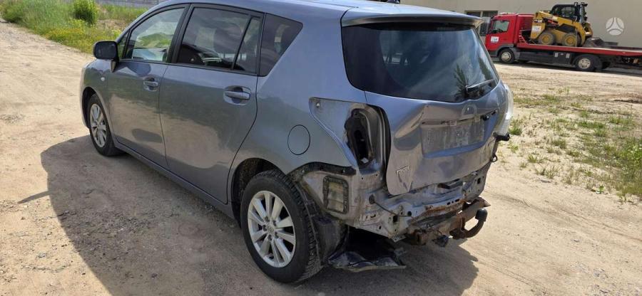 Zils Toyota Verso 2009 Viļņa, ar dzinēja tilpumu 2.00 L un nobraukumu 281 tūkst. km par 1800 €, foto 12 vietnē AUTOMOTO.COM.LV