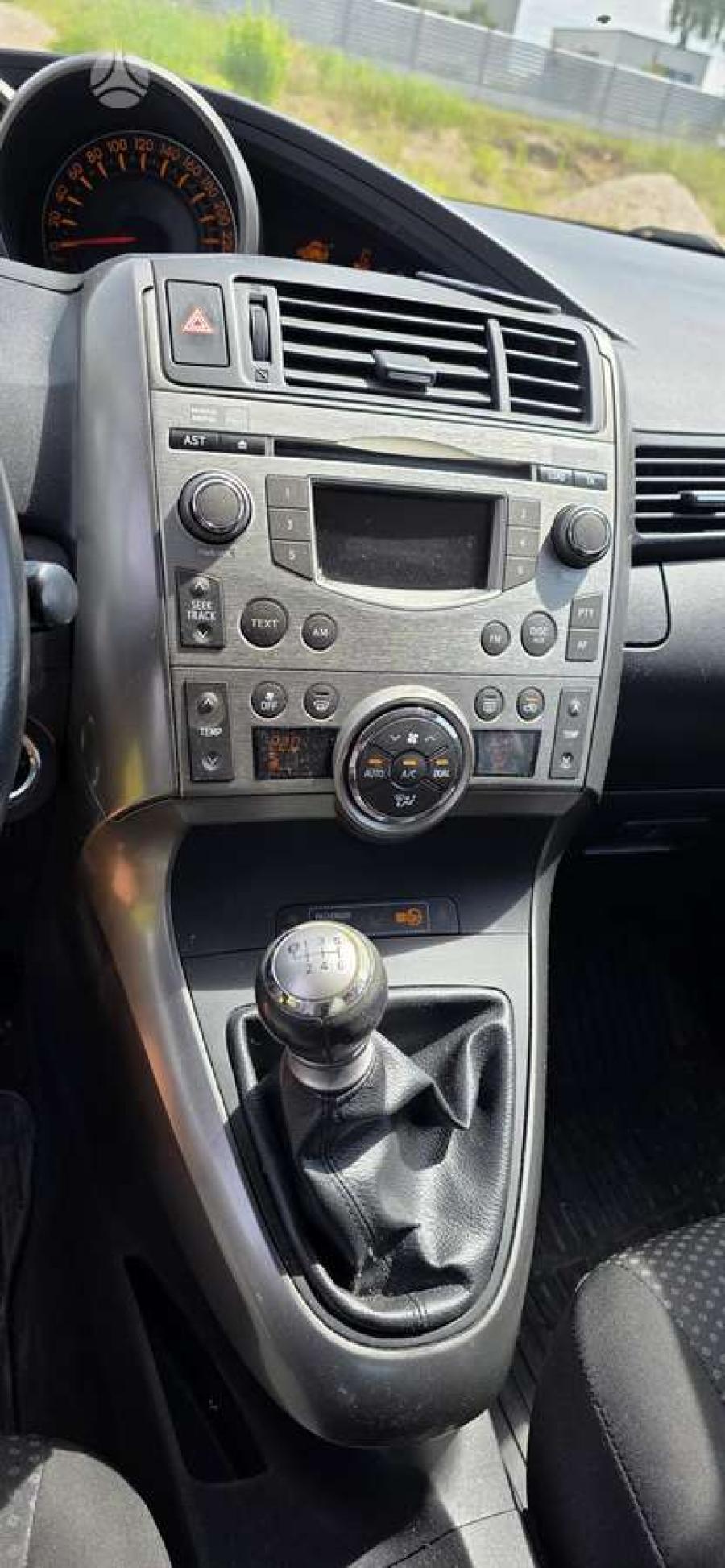 Zils Toyota Verso 2009 Viļņa, ar dzinēja tilpumu 2.00 L un nobraukumu 281 tūkst. km par 1800 €, foto 14 vietnē AUTOMOTO.COM.LV