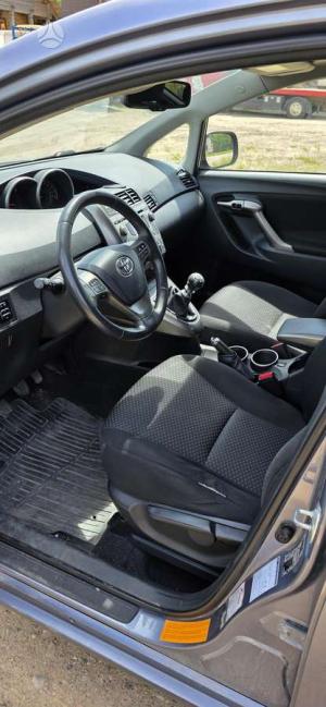 Zils Toyota Verso 2009 Viļņa, ar dzinēja tilpumu 2.00 L un nobraukumu 281 tūkst. km par 1800 €, foto 16 vietnē AUTOMOTO.COM.LV
