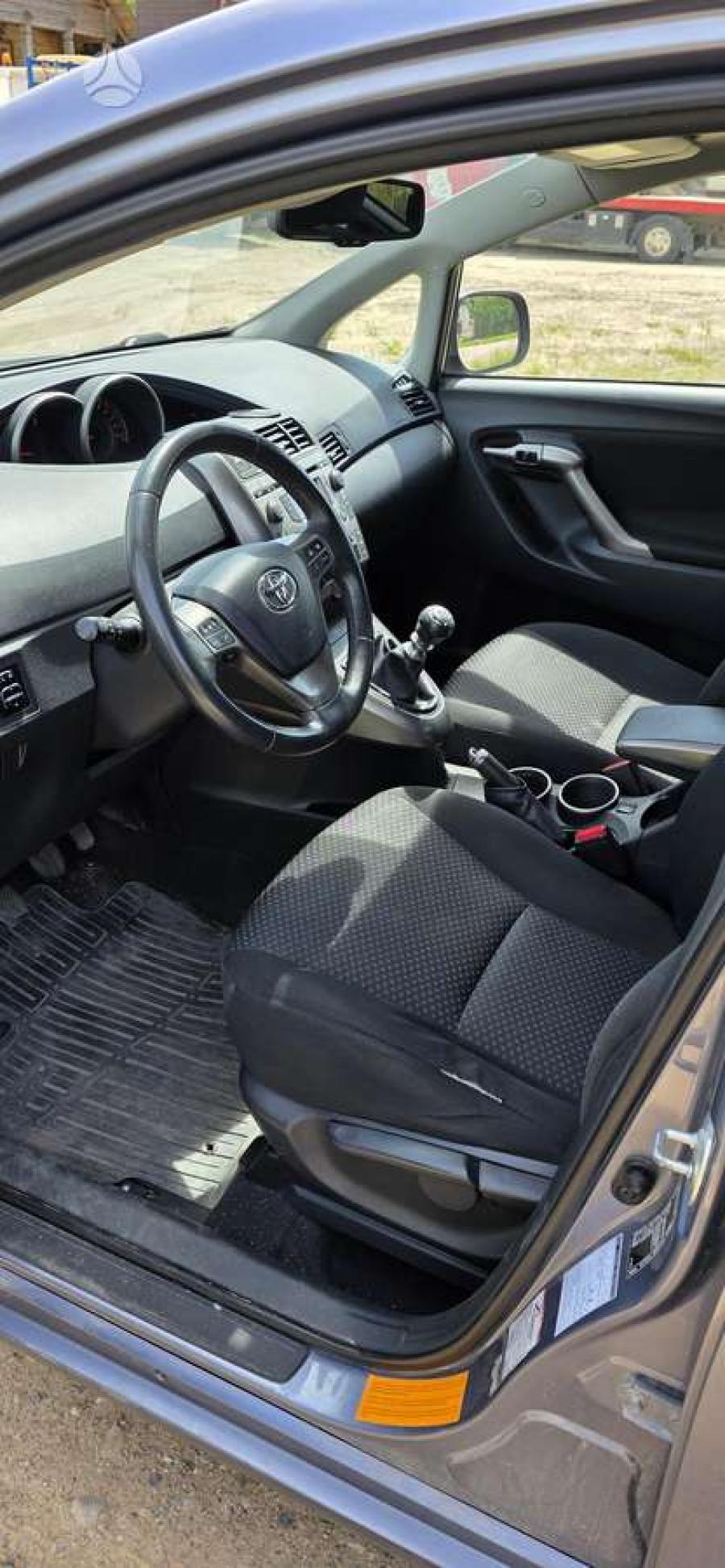 Zils Toyota Verso 2009 Viļņa, ar dzinēja tilpumu 2.00 L un nobraukumu 281 tūkst. km par 1800 €, foto 16 vietnē AUTOMOTO.COM.LV