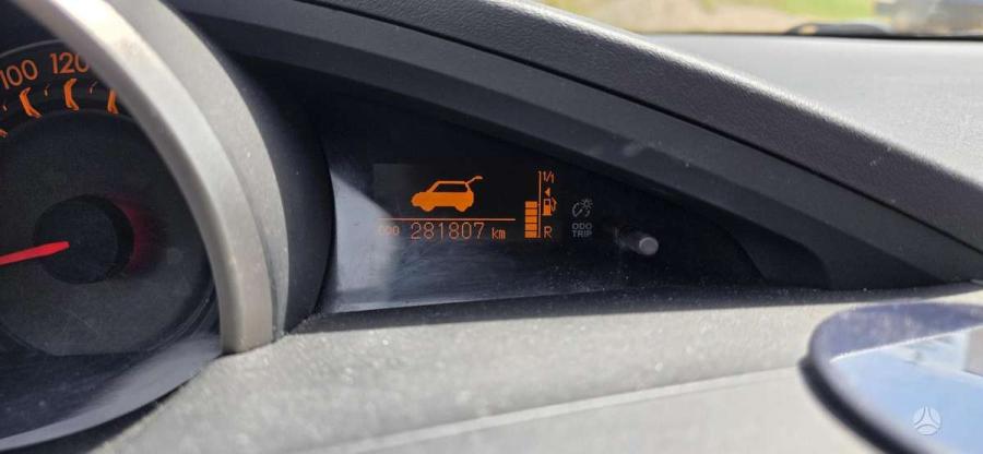 Zils Toyota Verso 2009 Viļņa, ar dzinēja tilpumu 2.00 L un nobraukumu 281 tūkst. km par 1800 €, foto 18 vietnē AUTOMOTO.COM.LV