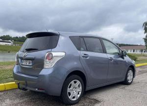 Blue Toyota Verso 2009 in Vilnius, with an engine capacity of 2.00 L and mileage of 257 thousand km for 3950 €, photo 5 on AUTOMOTO.COM.LV