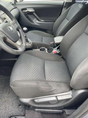 Blue Toyota Verso 2009 in Vilnius, with an engine capacity of 2.00 L and mileage of 257 thousand km for 3950 €, photo 9 on AUTOMOTO.COM.LV