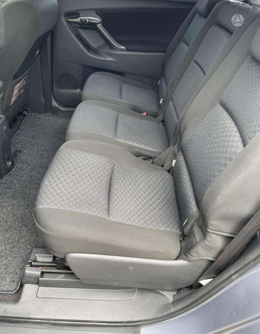 Blue Toyota Verso 2009 in Vilnius, with an engine capacity of 2.00 L and mileage of 257 thousand km for 3950 €, photo 11 on AUTOMOTO.COM.LV