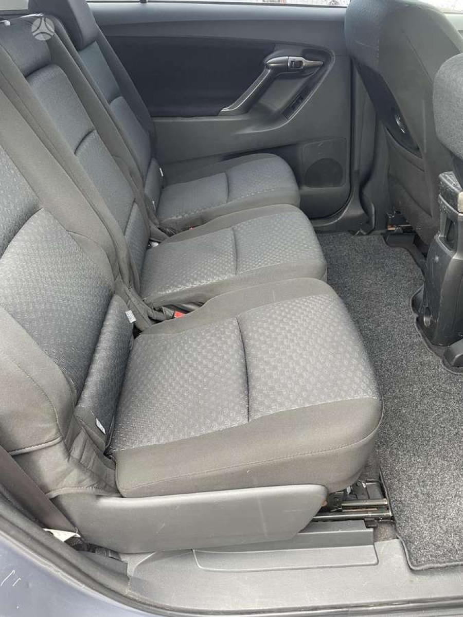 Blue Toyota Verso 2009 in Vilnius, with an engine capacity of 2.00 L and mileage of 257 thousand km for 3950 €, photo 12 on AUTOMOTO.COM.LV