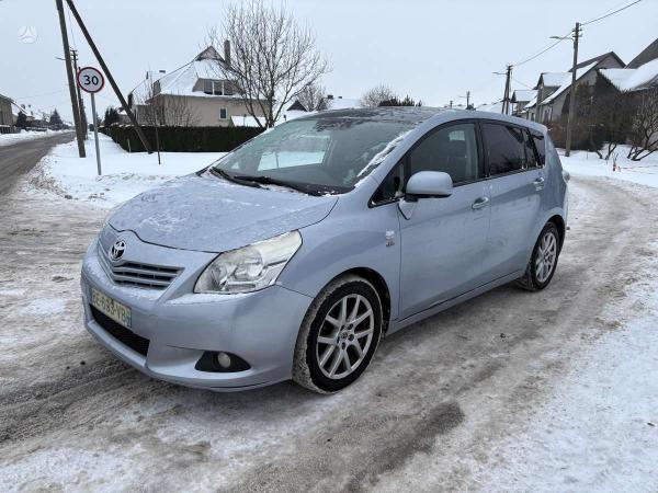 Blue Toyota Verso 2010 in Taurage, with an engine capacity of 2.23 L and mileage of 176 thousand km for 3800 €, photo 1 on AUTOMOTO.COM.LV