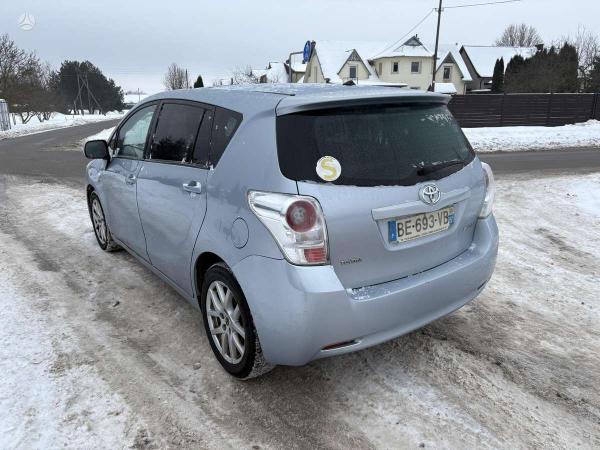 Blue Toyota Verso 2010 in Taurage, with an engine capacity of 2.23 L and mileage of 176 thousand km for 3800 €, photo 6 on AUTOMOTO.COM.LV