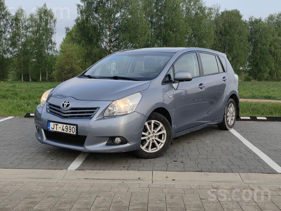 Zils Toyota Verso 2010 Rīga, ar dzinēja tilpumu 1.80 L un nobraukumu 181 tūkst. km par 4900 €, foto 1 vietnē AUTOMOTO.COM.LV