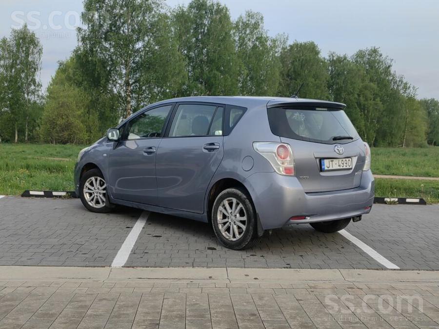 Zils Toyota Verso 2010 Rīga, ar dzinēja tilpumu 1.80 L un nobraukumu 181 tūkst. km par 4900 €, foto 4 vietnē AUTOMOTO.COM.LV