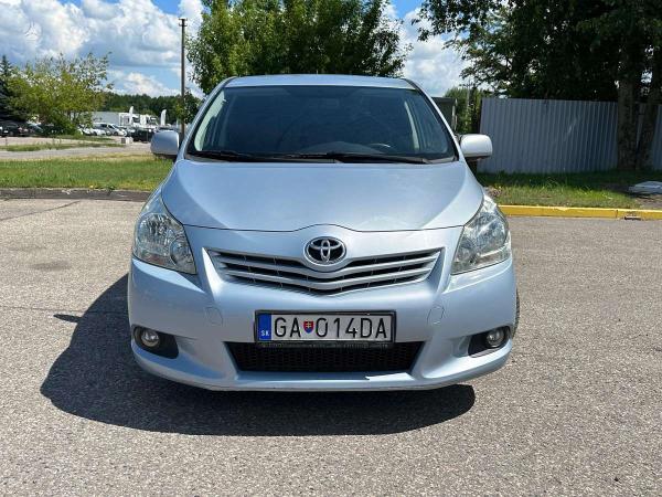 Blue Toyota Verso 2010 in Marijampole, with an engine capacity of 1.60 L and mileage of 161 thousand km for 4000 €, photo 2 on AUTOMOTO.COM.LV