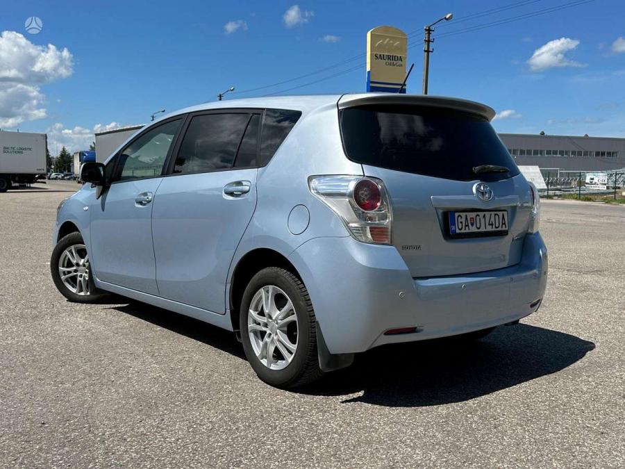 Blue Toyota Verso 2010 in Marijampole, with an engine capacity of 1.60 L and mileage of 161 thousand km for 4000 €, photo 8 on AUTOMOTO.COM.LV