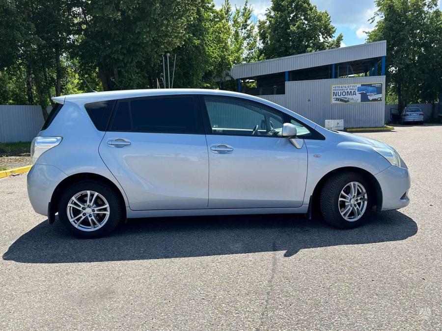 Blue Toyota Verso 2010 in Marijampole, with an engine capacity of 1.60 L and mileage of 161 thousand km for 4000 €, photo 9 on AUTOMOTO.COM.LV