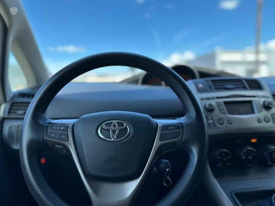 Blue Toyota Verso 2010 in Marijampole, with an engine capacity of 1.60 L and mileage of 161 thousand km for 4000 €, photo 16 on AUTOMOTO.COM.LV