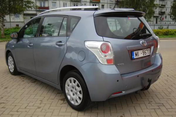Zils Toyota Verso 2010 Jēkabpils, ar dzinēja tilpumu 2.00 L un nobraukumu 256 tūkst. km par 5800 €, foto 8 vietnē AUTOMOTO.COM.LV