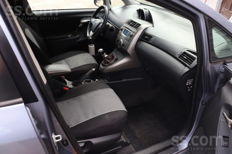 Zils Toyota Verso 2010 Valmiera, ar dzinēja tilpumu 2.00 L un nobraukumu 315 tūkst. km par 4400 €, foto 6 vietnē AUTOMOTO.COM.LV