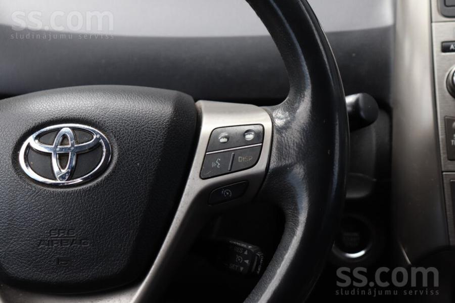 Zils Toyota Verso 2010 Valmiera, ar dzinēja tilpumu 2.00 L un nobraukumu 315 tūkst. km par 4400 €, foto 14 vietnē AUTOMOTO.COM.LV