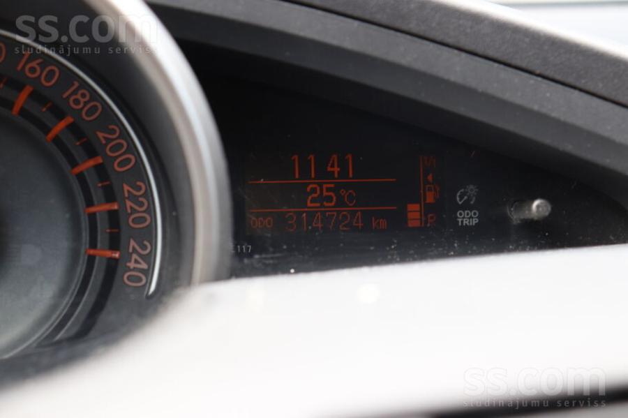 Zils Toyota Verso 2010 Valmiera, ar dzinēja tilpumu 2.00 L un nobraukumu 315 tūkst. km par 4400 €, foto 17 vietnē AUTOMOTO.COM.LV