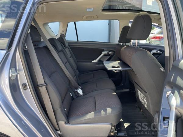 Blue Toyota Verso 2010 in Talsi, with an engine capacity of 1.80 L and mileage of 182 thousand km for 4990 €, photo 8 on AUTOMOTO.COM.LV