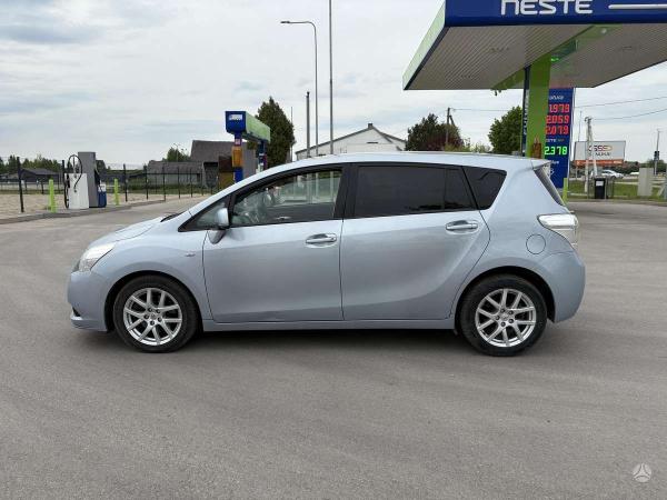 Blue Toyota Verso 2010 in Taurage, with an engine capacity of 2.23 L and mileage of 175 thousand km for 2900 €, photo 2 on AUTOMOTO.COM.LV