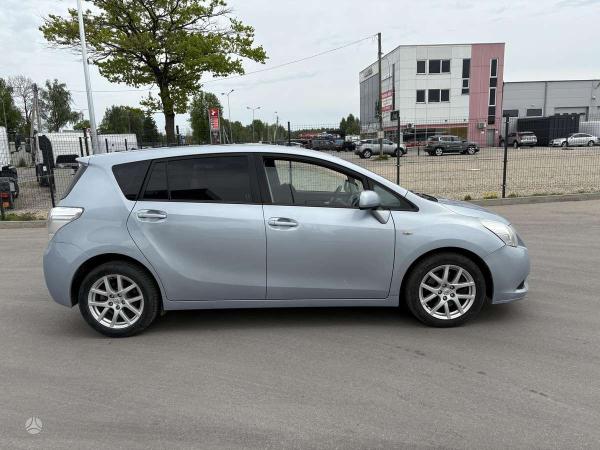 Blue Toyota Verso 2010 in Taurage, with an engine capacity of 2.23 L and mileage of 175 thousand km for 2900 €, photo 6 on AUTOMOTO.COM.LV