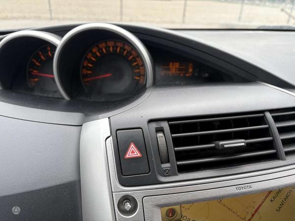 Blue Toyota Verso 2010 in Taurage, with an engine capacity of 2.23 L and mileage of 175 thousand km for 2900 €, photo 9 on AUTOMOTO.COM.LV
