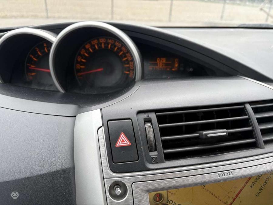 Zils Toyota Verso 2010 Tauragė, ar dzinēja tilpumu 2.23 L un nobraukumu 175 tūkst. km par 2900 €, foto 10 vietnē AUTOMOTO.COM.LV