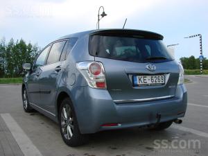 Blue Toyota Verso 2010 in Daugavpils, with an engine capacity of 2.20 L and mileage of 305 thousand km for 4300 €, photo 4 on AUTOMOTO.COM.LV