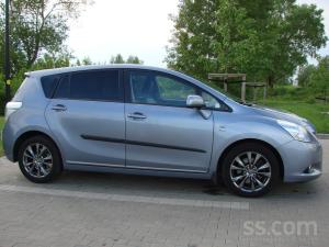 Blue Toyota Verso 2010 in Daugavpils, with an engine capacity of 2.20 L and mileage of 305 thousand km for 4300 €, photo 6 on AUTOMOTO.COM.LV