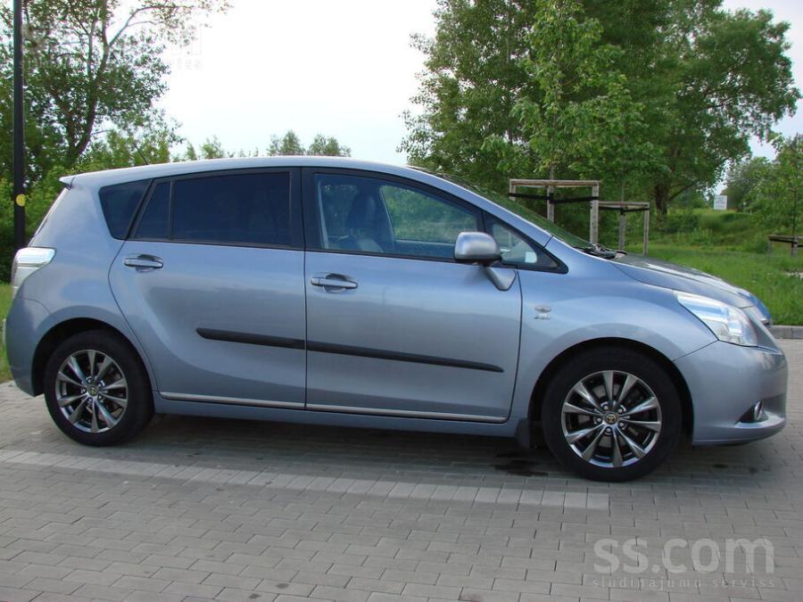 Blue Toyota Verso 2010 in Daugavpils, with an engine capacity of 2.20 L and mileage of 305 thousand km for 4300 €, photo 6 on AUTOMOTO.COM.LV