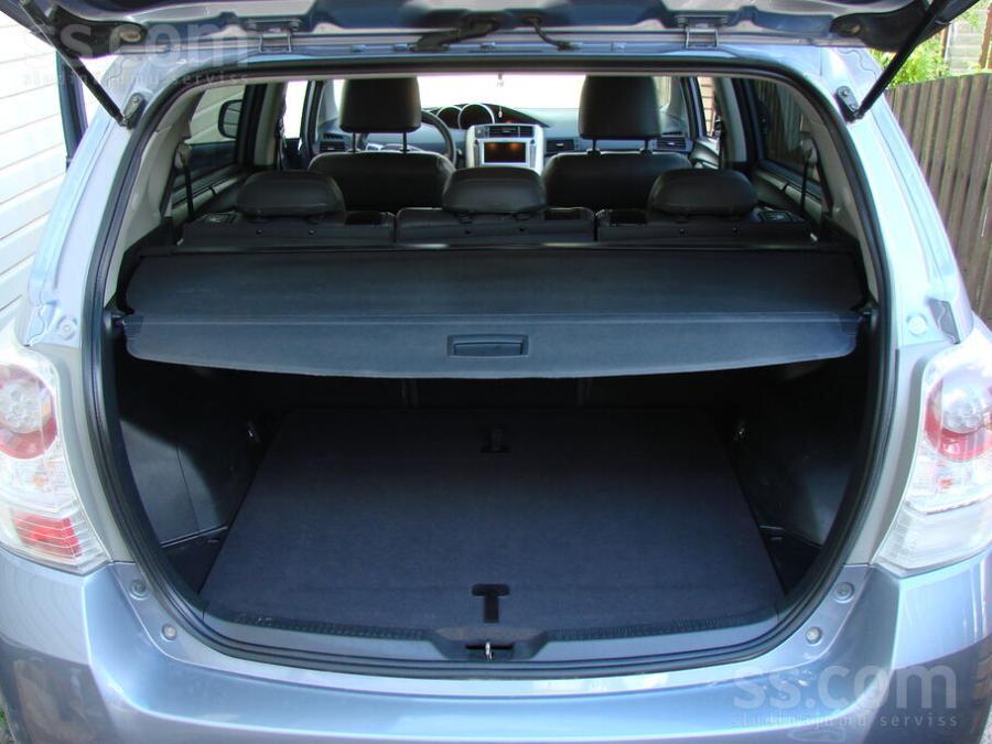 Blue Toyota Verso 2010 in Daugavpils, with an engine capacity of 2.20 L and mileage of 305 thousand km for 4300 €, photo 8 on AUTOMOTO.COM.LV