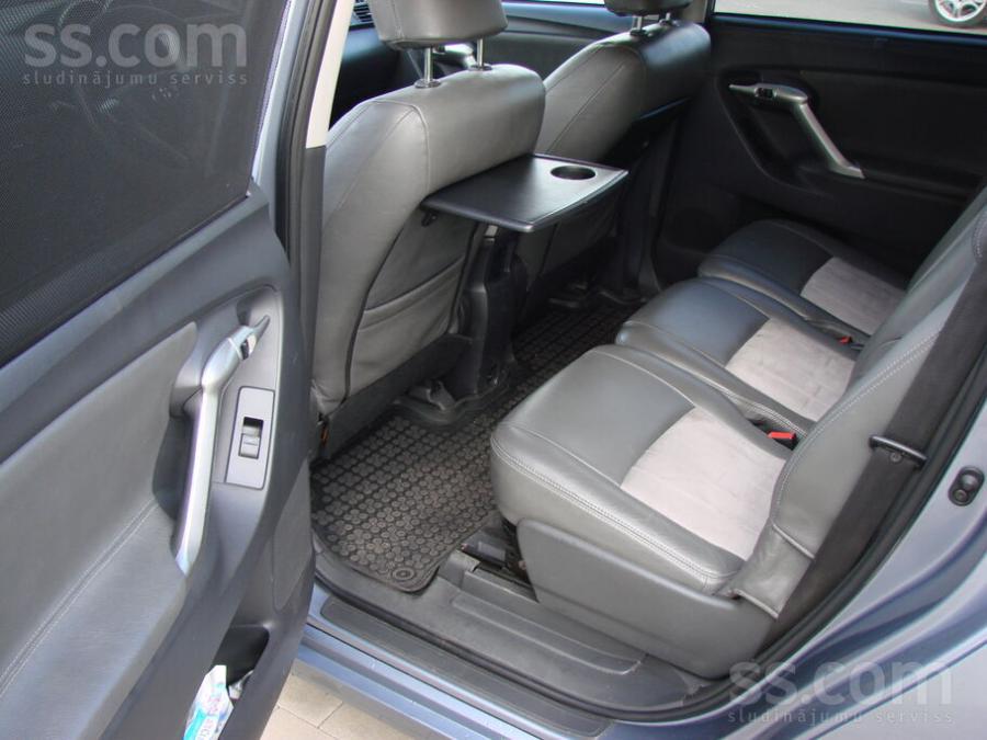 Blue Toyota Verso 2010 in Daugavpils, with an engine capacity of 2.20 L and mileage of 305 thousand km for 4300 €, photo 11 on AUTOMOTO.COM.LV