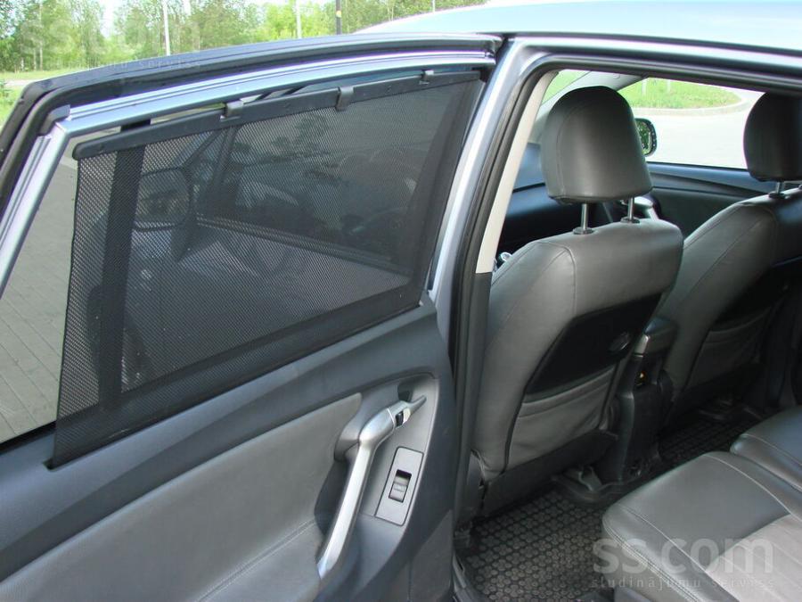Blue Toyota Verso 2010 in Daugavpils, with an engine capacity of 2.20 L and mileage of 305 thousand km for 4300 €, photo 12 on AUTOMOTO.COM.LV