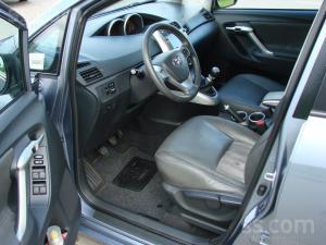 Blue Toyota Verso 2010 in Daugavpils, with an engine capacity of 2.20 L and mileage of 305 thousand km for 4300 €, photo 14 on AUTOMOTO.COM.LV