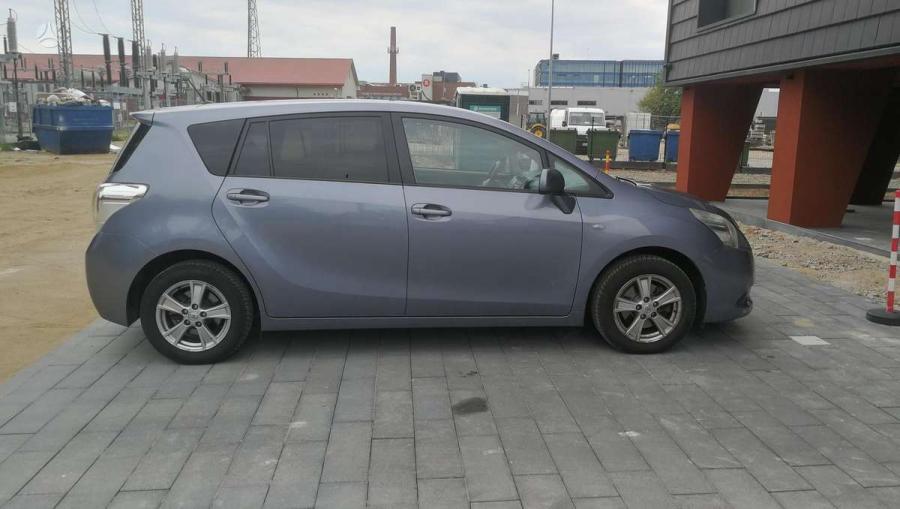 Zils Toyota Verso 2010 Kauņa, ar dzinēja tilpumu 1.80 L un nobraukumu 232 tūkst. km par 6400 €, foto 3 vietnē AUTOMOTO.COM.LV