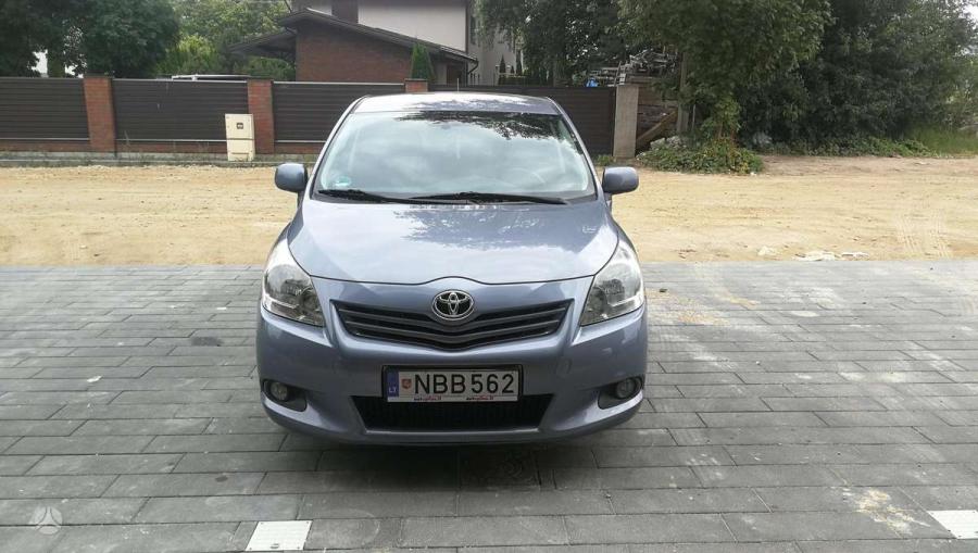 Zils Toyota Verso 2010 Kauņa, ar dzinēja tilpumu 1.80 L un nobraukumu 232 tūkst. km par 6400 €, foto 4 vietnē AUTOMOTO.COM.LV