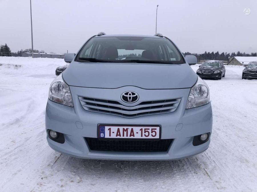 Blue Toyota Verso 2011 in Utena, with an engine capacity of 2.00 L and mileage of 208 thousand km for 4450 €, photo 2 on AUTOMOTO.COM.LV