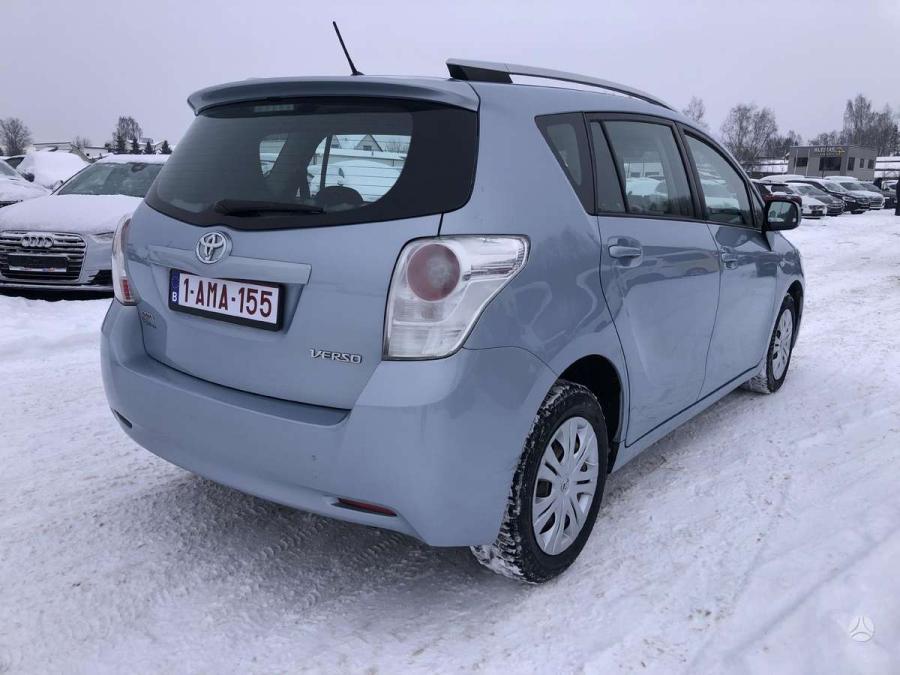 Blue Toyota Verso 2011 in Utena, with an engine capacity of 2.00 L and mileage of 208 thousand km for 4450 €, photo 5 on AUTOMOTO.COM.LV