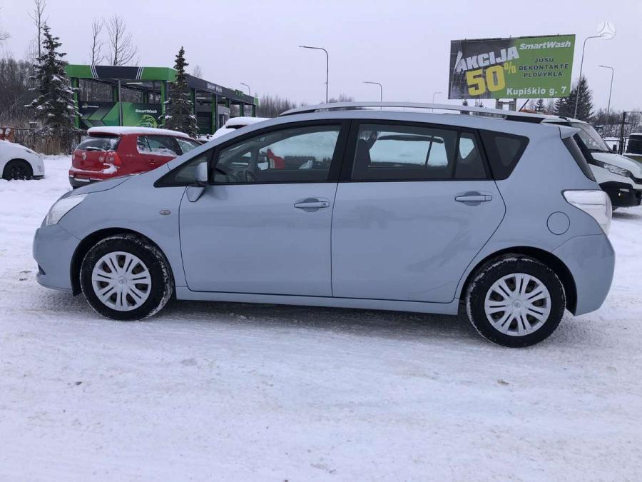 Blue Toyota Verso 2011 in Utena, with an engine capacity of 2.00 L and mileage of 208 thousand km for 4450 €, photo 8 on AUTOMOTO.COM.LV