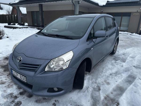 Blue Toyota Verso 2011 in Plunge, with an engine capacity of 2.00 L and mileage of 176 thousand km for 4200 €, photo 1 on AUTOMOTO.COM.LV