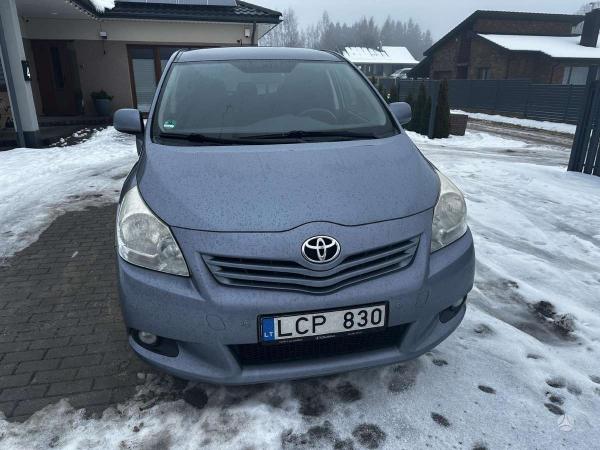 Blue Toyota Verso 2011 in Plunge, with an engine capacity of 2.00 L and mileage of 176 thousand km for 4200 €, photo 5 on AUTOMOTO.COM.LV