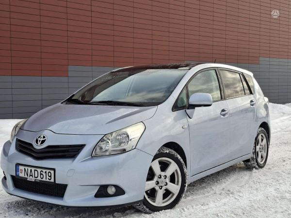 Blue Toyota Verso 2011 in Silute, with an engine capacity of 2.23 L and mileage of 202 thousand km for 5000 €, photo 1 on AUTOMOTO.COM.LV